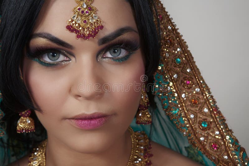 Indiska kvinnor fotografering för bildbyråer. Bild av brunett - 24505165