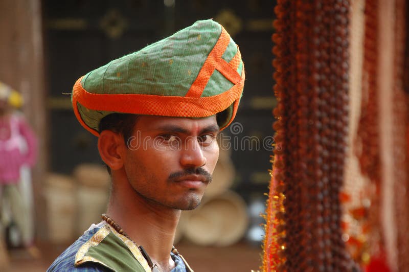 Indisk Gamal Man I Utstyrsel Redaktionell Arkivbild - Bild av indier ...