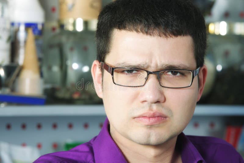 Individuo hosco foto de archivo. Imagen de anteojos, joven - 13969212