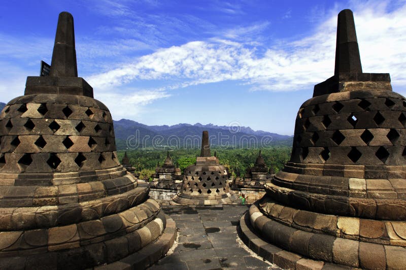 Indonesia, Java Central. El Templo De Borobudur Imagen de archivo ...