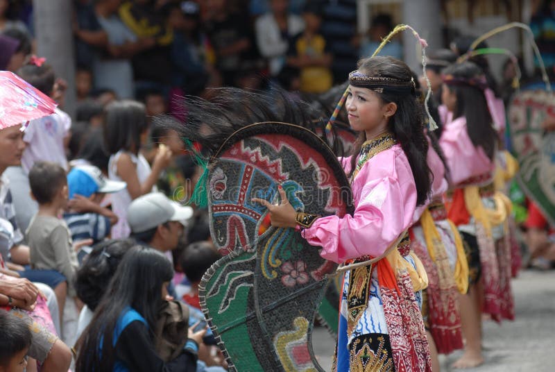 INDONESIA TRADITIONAL DANCE Editorial Photo - Image of dancers, samba ...
