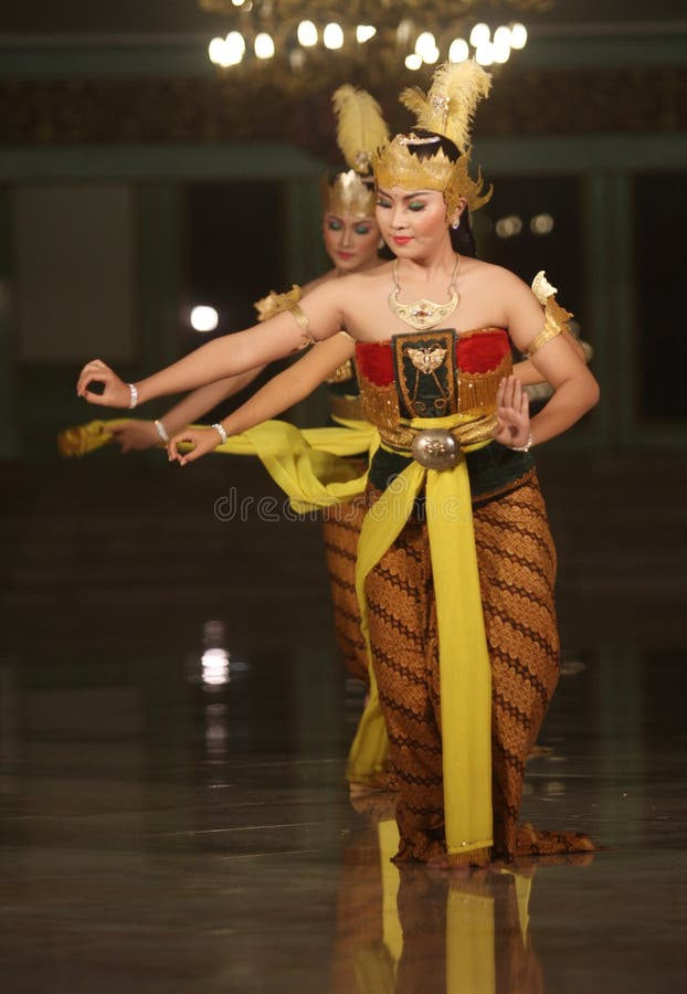 Indonesia Traditional Dance Editorial Photography - Image of ...