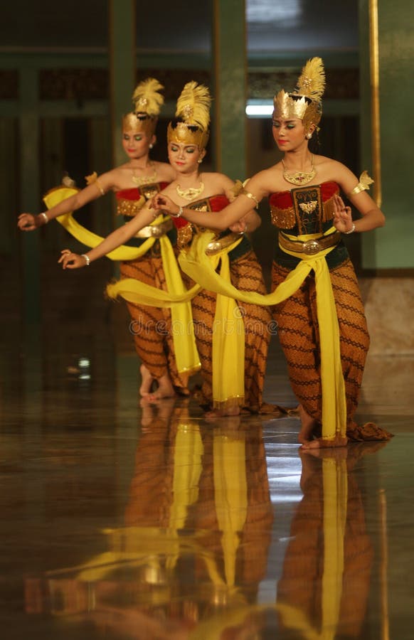 Indonesia Traditional Dance Editorial Photography - Image of ...