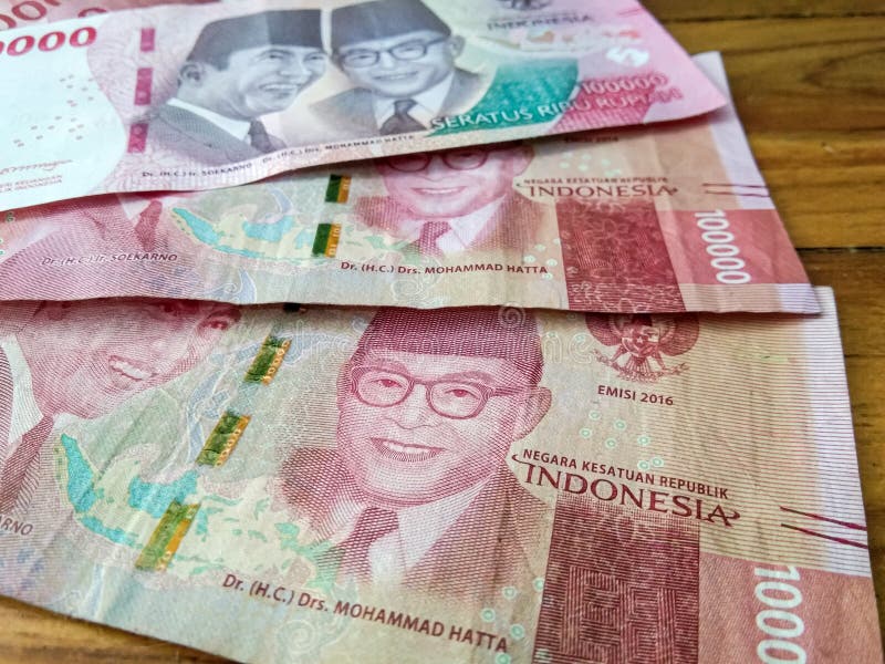 Indonesian Banknotes Worth 100,000 Rupiah Stock Photo - Image of market ...