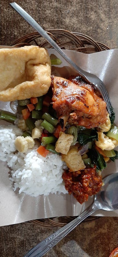 Indonesian Food : Nasi Rames Warteg Stock Photo - Image of curry, plant ...