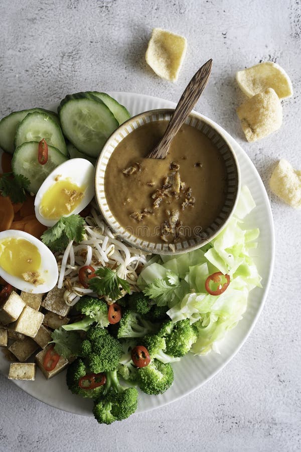 Indonesian Gado Gado Salad with Fresh Vegetables and Peanut Sauce Stock ...
