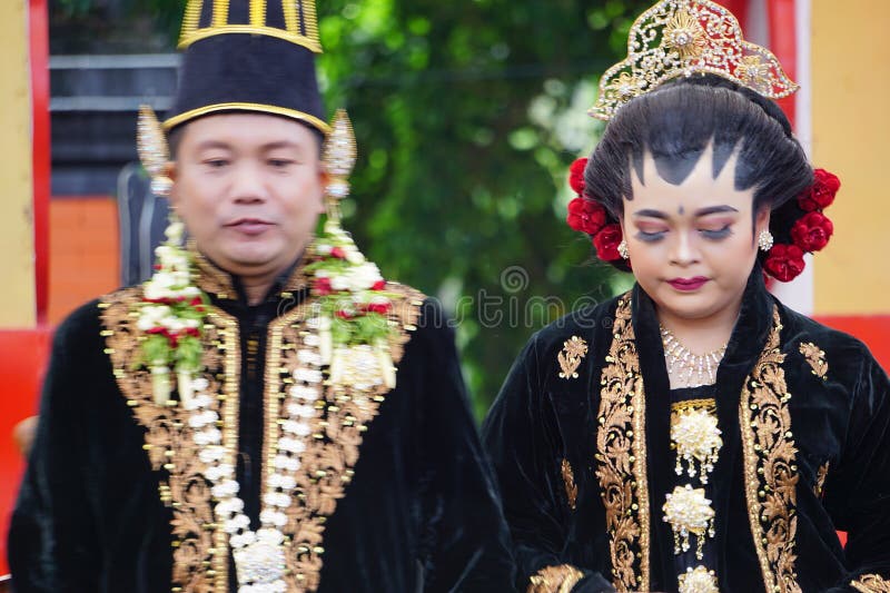 307 Javanese Traditional Wedding Dress Stock Photos - Free & Royalty ...