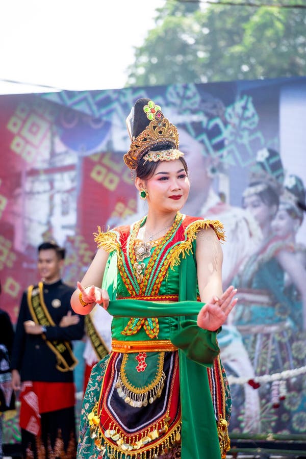 Indonesian Perform Gedog Blitar Dance. this Dance Means Welcome Dance Editorial Photography ...