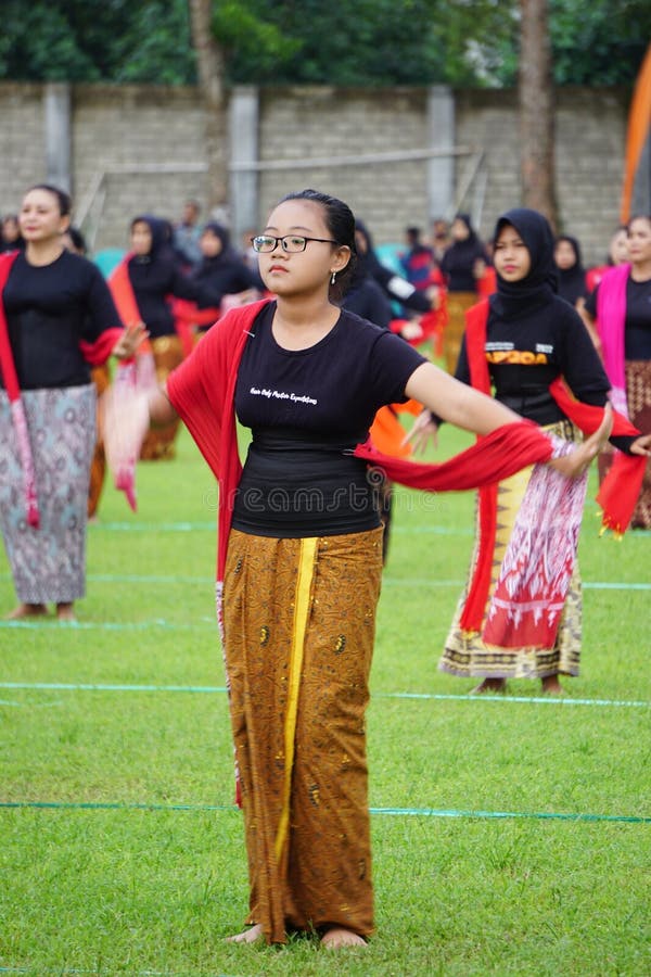 Indonesian Performing Gambyong Dance. this Dance Comes from Central ...