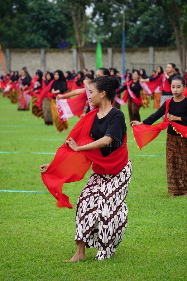 Indonesian Performing Gambyong Dance. this Dance Comes from Central ...