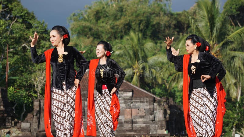Indonesian Performing Gambyong Dance. this Dance Comes from Central Java Editorial Photography ...