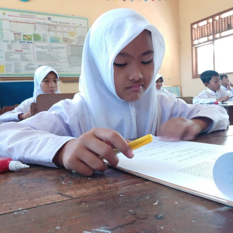 Indonesian students editorial photography. Image of study - 40077127