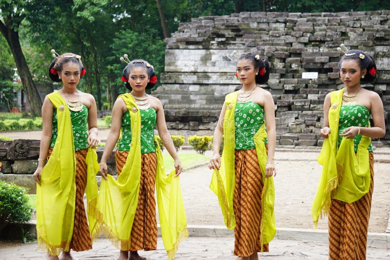 Indonesian Traditional Dancer with Traditional Clothes Editorial ...