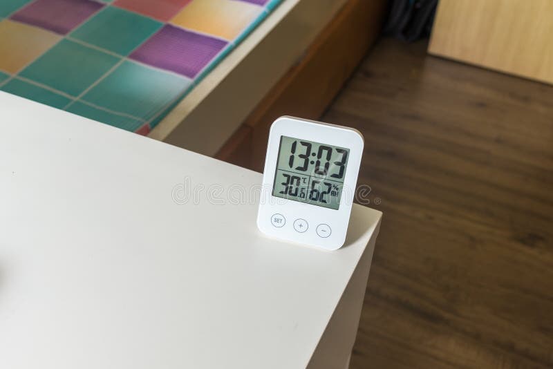 Indoor Electronic LCD Digital Clock with Humidity Temperature Sensor ...