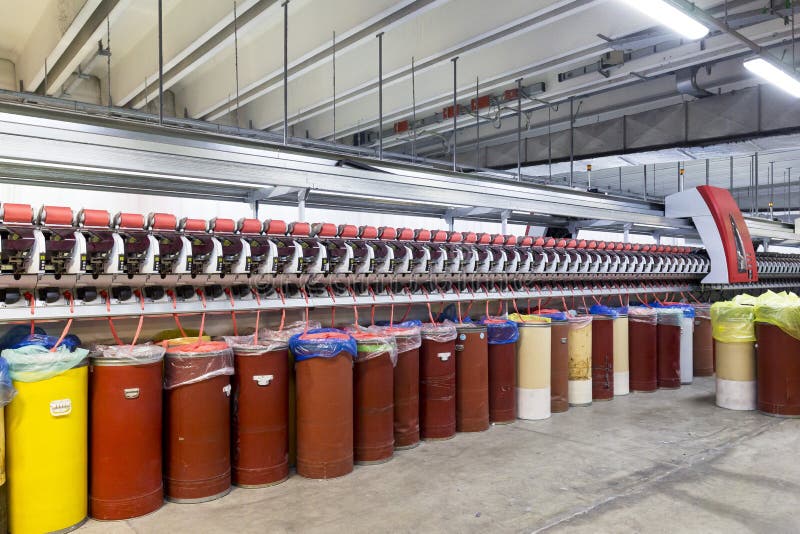 Rotolo Di Cotone Alla Fabbrica Di Filatura Fotografia Stock - Immagine ...