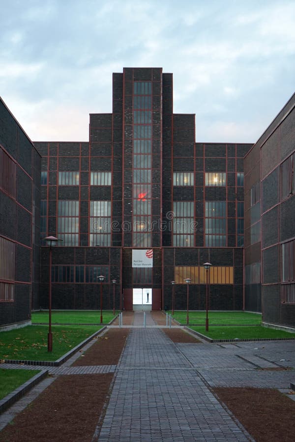 Industrial Building Red Light Pathway Stock Photos - Free & Royalty ...