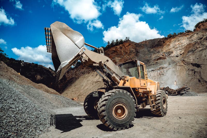 Industrial Heavy Duty Large Wheel Loader Moving Gravel and Loading ...