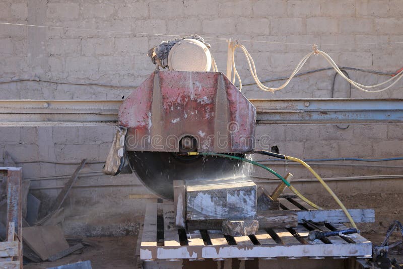 Industrial Machine for Cutting Slabs of Rock into Smaller Pieces Stock ...
