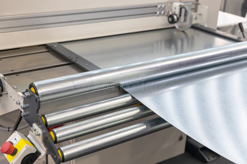 Industrial Metal Sheet Processing Machine with Rolling System in Modern ...