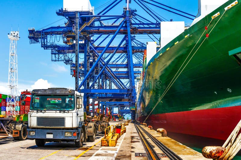 Industrial port quay editorial stock image. Image of embankment - 41328144