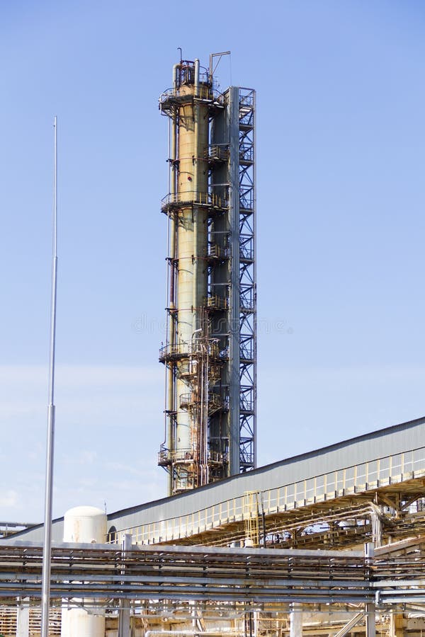 Industrial of Refinery Tower Stock Photo - Image of chimney, petroleum ...