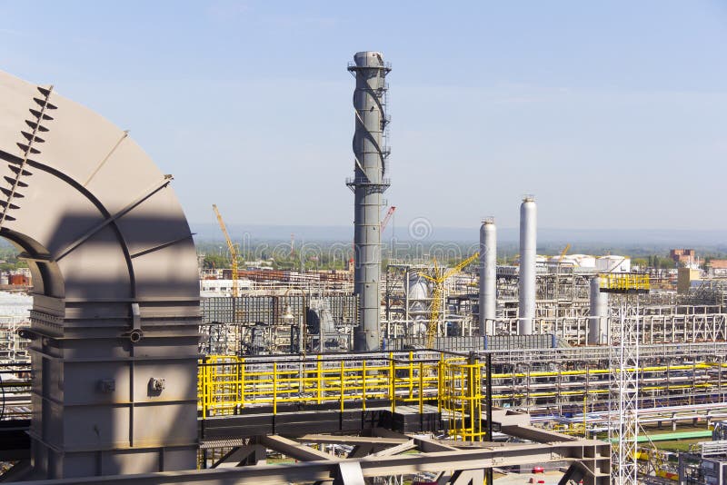 Industrial of Refinery Tower Stock Image - Image of engineering, energy ...