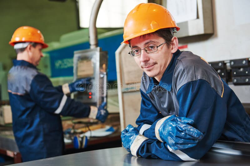 Industriell Fabriksarbetare Arkivfoto - Bild av ockupation, män: 70057572