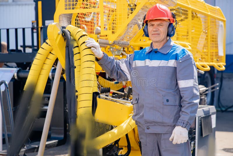 Industry Offshore Oil and Gas, Worker Use Operating Drilling Rig ...