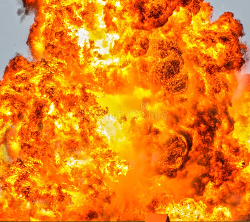Feuer explodiert stockfoto. Bild von explosiv, notfall - 1827542