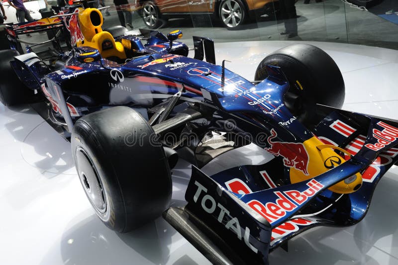 Infiniti f1 racing car editorial photography. Image of horse - 25876867