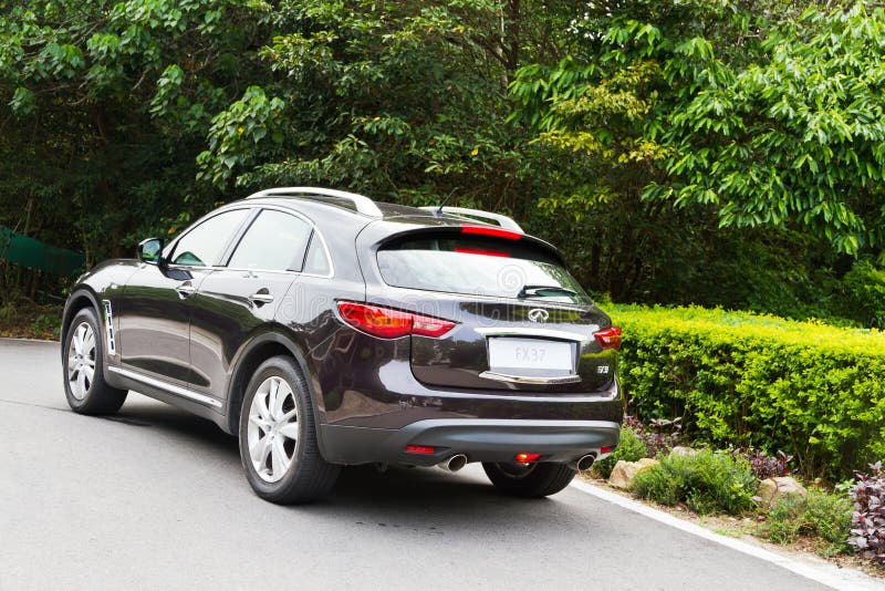 Infiniti FX37 SUV 2012 photo éditorial. Image of voiture - 39224236