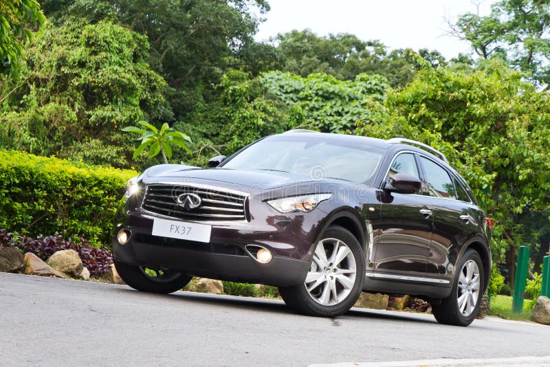 Infiniti FX37 SUV 2012 photo stock éditorial. Image du famille - 39234803