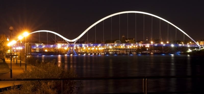 Infinity Bridge editorial photography. Image of bridge - 19389197