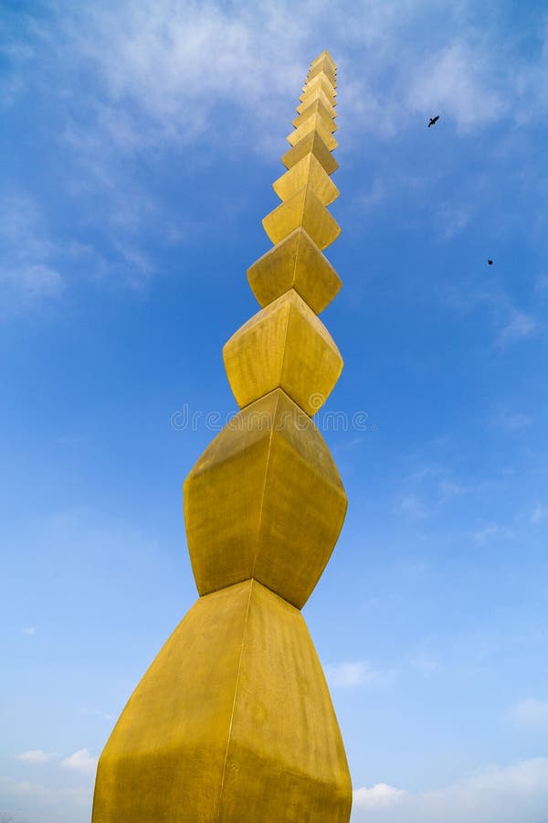 The Infinity Column of Constantin Brancusi, Romania Stock Photo - Image ...