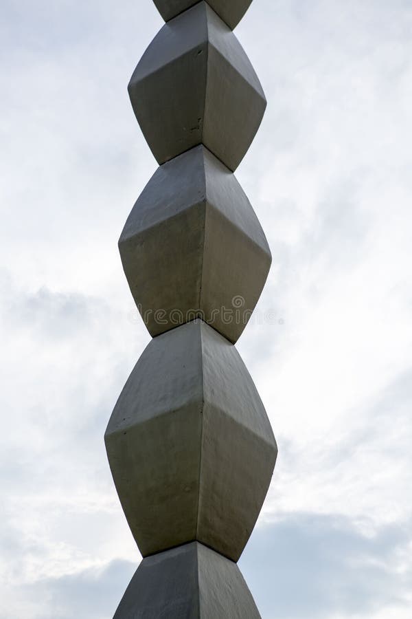 Infinity Column - Constantin Brancusi - Targu Jiu Stock Photo - Image ...