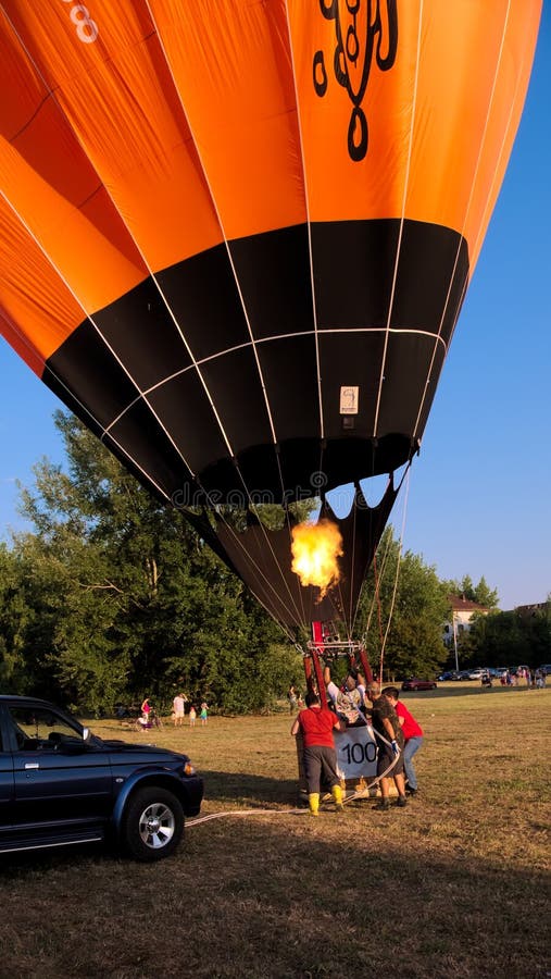 Inflating Balloon Stock Photos - Download 2,333 Royalty Free Photos