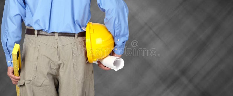 Ingeniero Con El Casco Y El Modelo Foto de archivo - Imagen de negocios ...