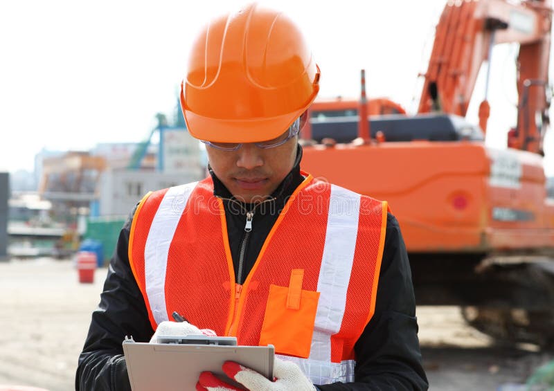Ingeniero Del Constructor En El Trabajo Foto de archivo - Imagen de ...