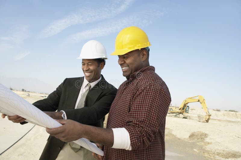 Ingenieure Mit Plan An Der Baustelle Stockfoto - Bild von plan ...