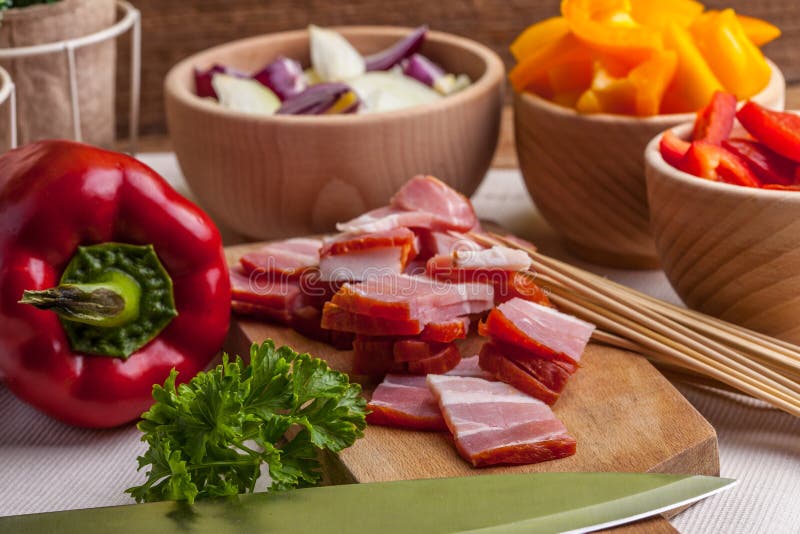 Ingredientes Para Preparar Los Pinchos Foto de archivo - Imagen de ...