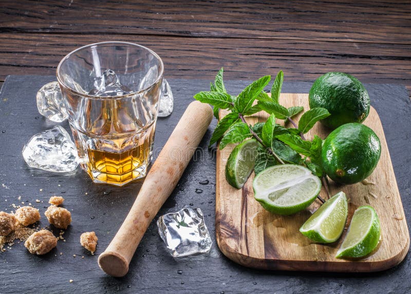 Ingredienti Del Cocktail Di Mojito Fotografia Stock - Immagine di vetro ...