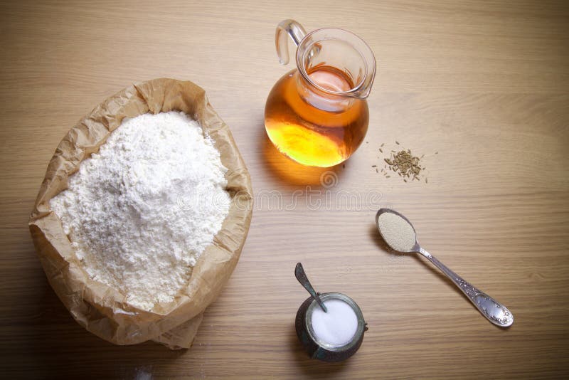 Ingredienti Per Pane Con Zafferano: Farina, Acqua Dello Zafferano ... Ingredienti Per Pane Con Zafferano: Farina, Acqua Dello Zafferano ...