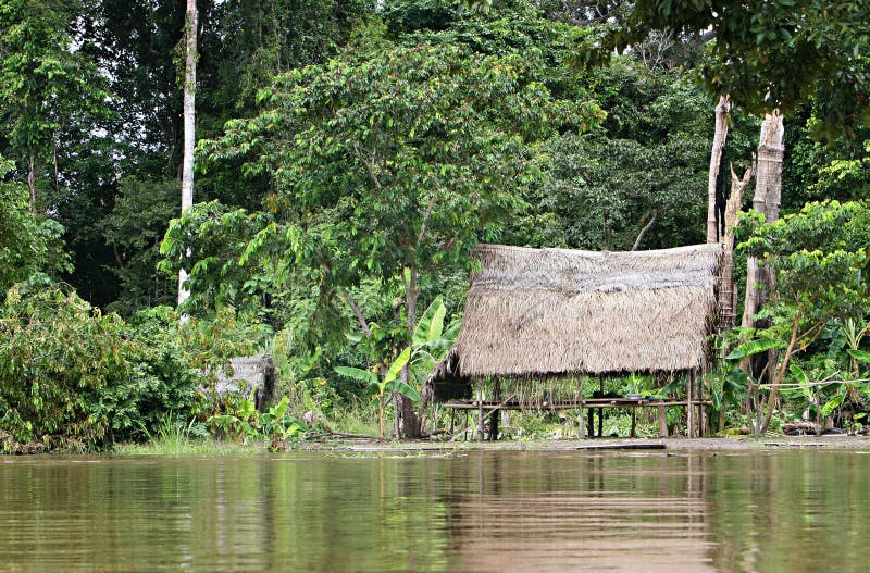 Inheems Huis stock foto. Image of water, regen, tropisch - 28718140