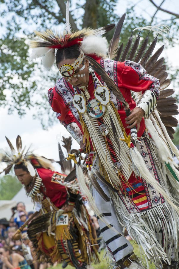Inheemse Amerikaanse dans redactionele foto. Image of dans - 96007871