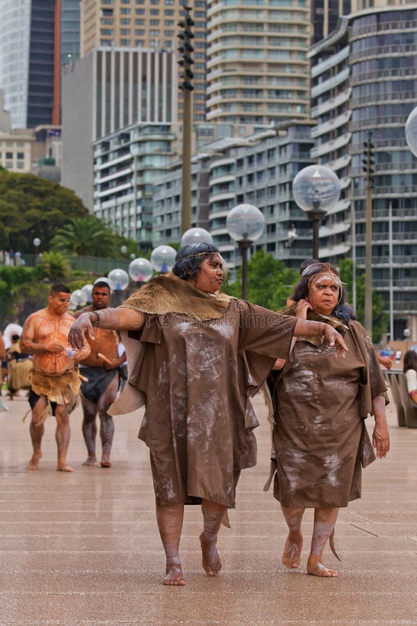 Inheemse Australische Vrouw Redactionele Foto - Image of douane, dansen ...