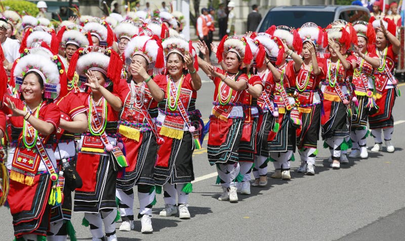 Inheemse danser redactionele fotografie. Image of viering - 7113587