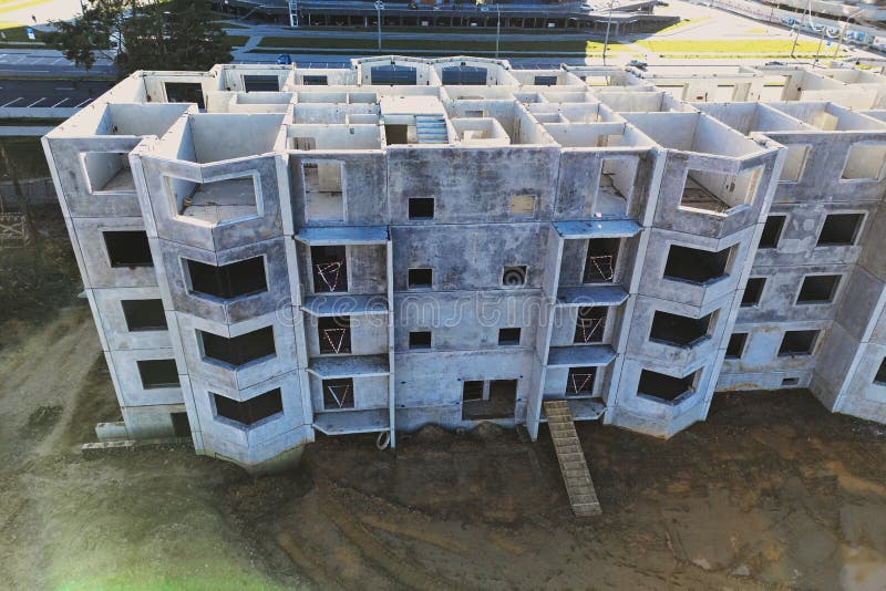 The Initial Stage of Construction of a Prefabricated Reinforced ...