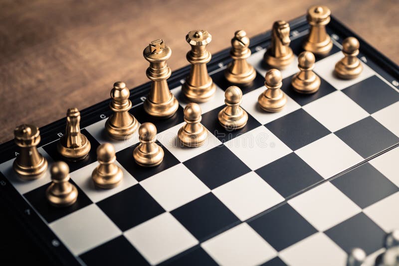 Scheda E Parti Di Scacchi Nella Posizione Di Inizio Fotografia Stock ...