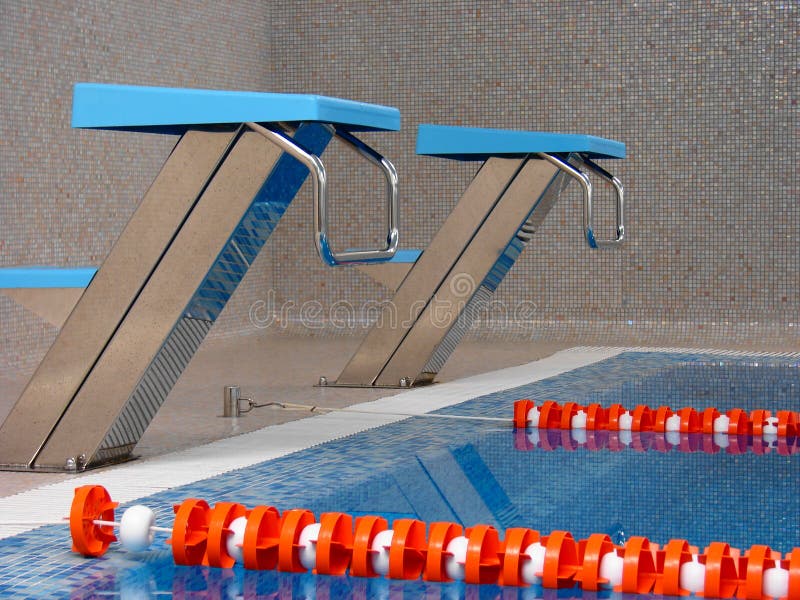 Linea Di Partenza in Piscina Fotografia Stock - Immagine di piattaforma ...