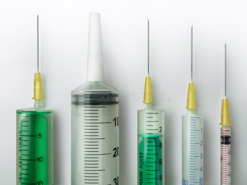 Injektionsspruta Och Penicillin Arkivfoto - Bild av bili, penicillin ...